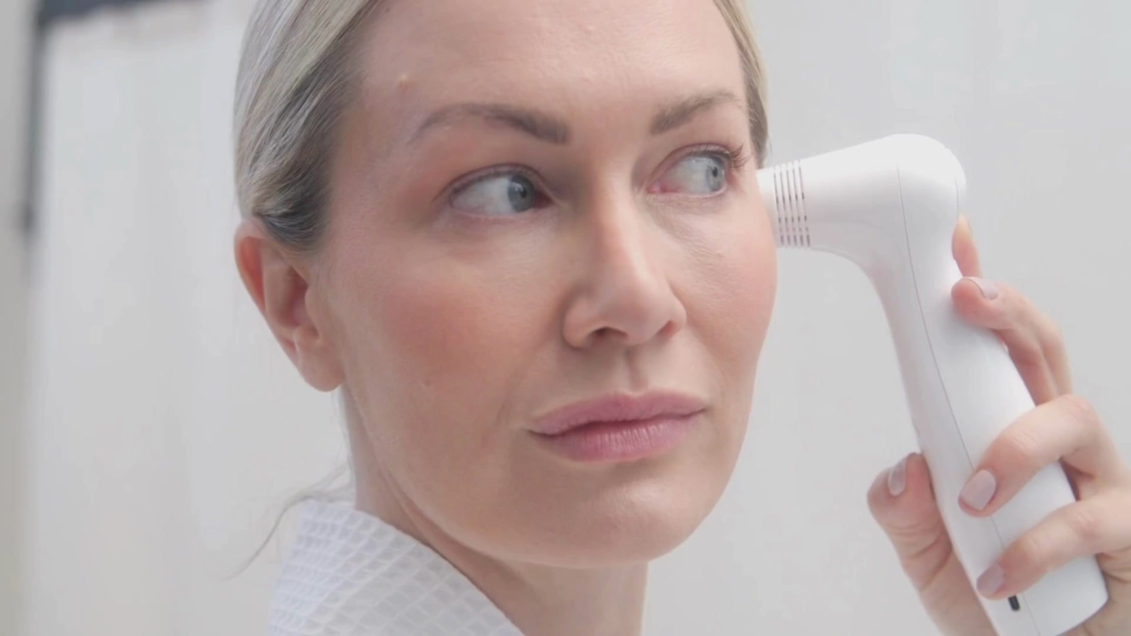 At-Home Skincare Lasers | Skin-Tightening Facial Lasers | NIRA